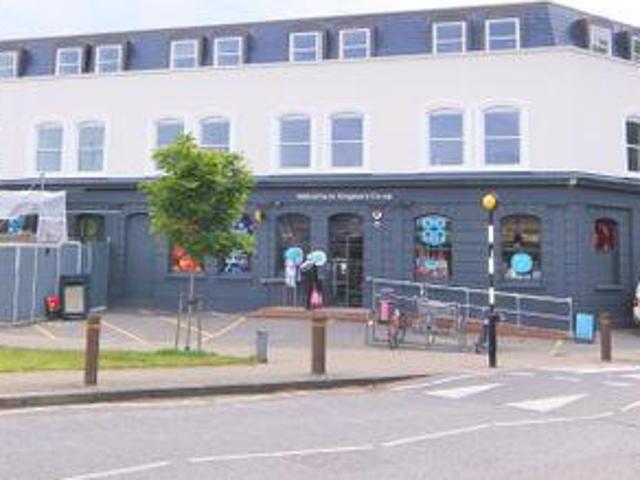 2 Bedrooms Flat for rent in Kings Road, Kingston Upon Thames KT2
