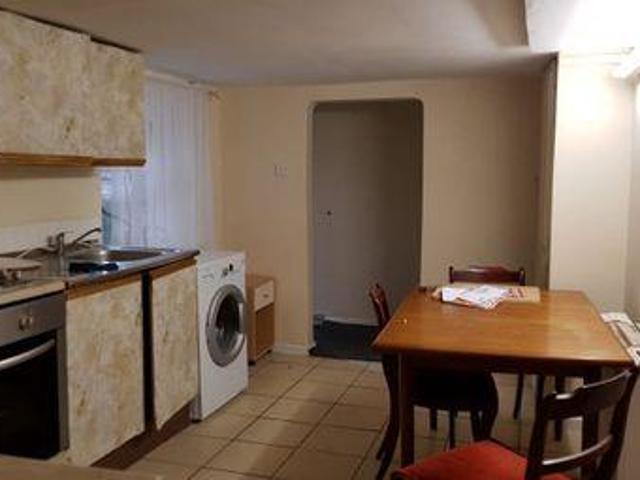 2 Bedrooms Flat for rent in Kings Road, Prestwich, Manchester M25
