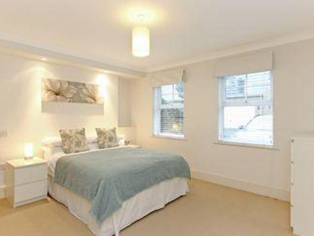 2 Bedrooms Flat for rent in Kings Road, Richmond TW10