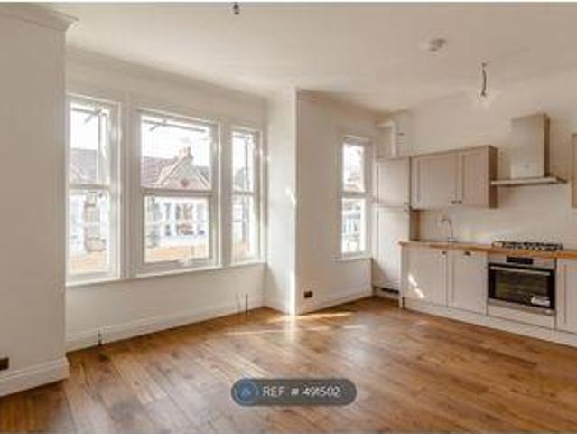 2 Bedrooms Flat for rent in Kingscourt Road, London SW16