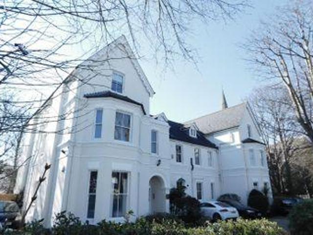 2 Bedrooms Flat for rent in Kingsdowne Road, Surbiton KT6