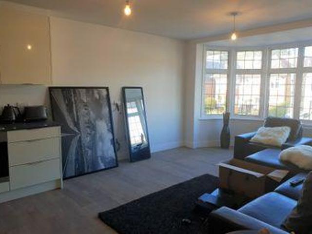 2 Bedrooms Flat for rent in Kingsgate Avenue, Finchely N3