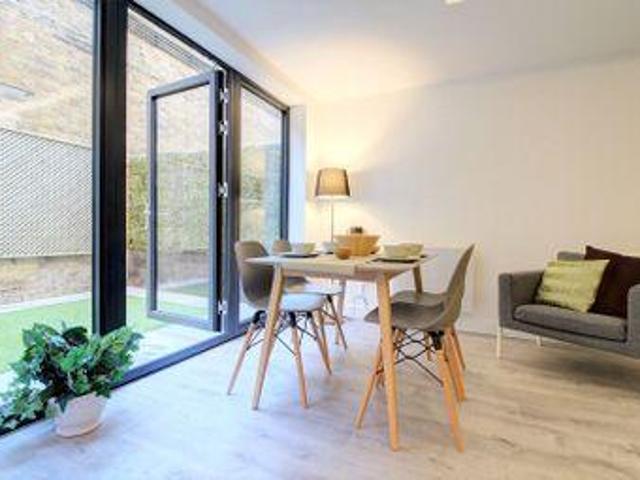 2 Bedrooms Flat for rent in Kingsland Green, Dalston E8