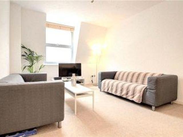 2 Bedrooms Flat for rent in Kingsland Green, Dalston E8