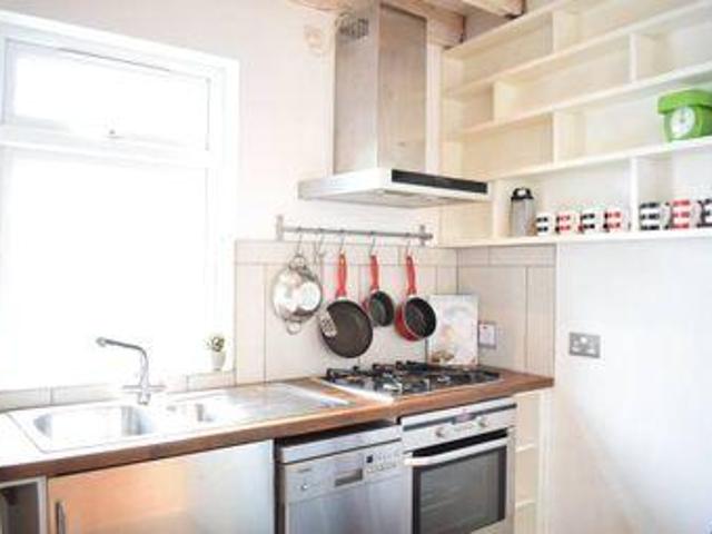 2 Bedrooms Flat for rent in Kingsland Road, Dalston, London E8