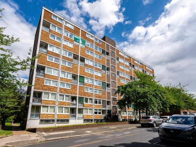 2 Bedrooms Flat for Rent in Kingsman Street | Foxtons