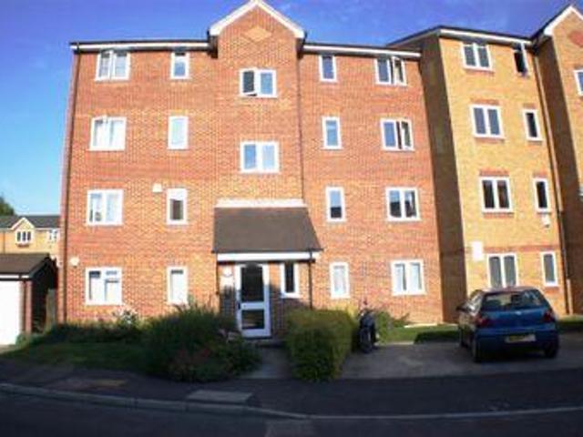 2 Bedrooms Flat for rent in Kingsman Street, London SE18