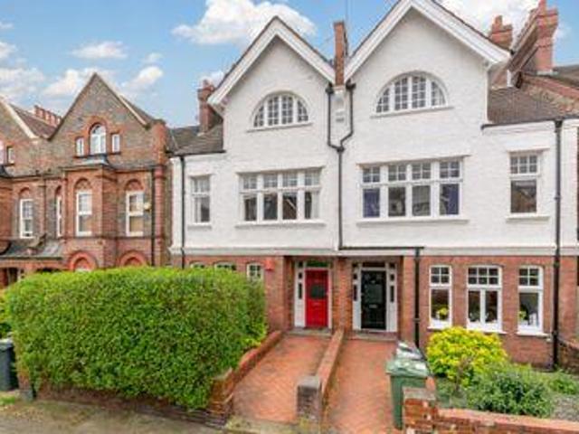 2 Bedrooms Flat for rent in Kingsmead Road, London SW2