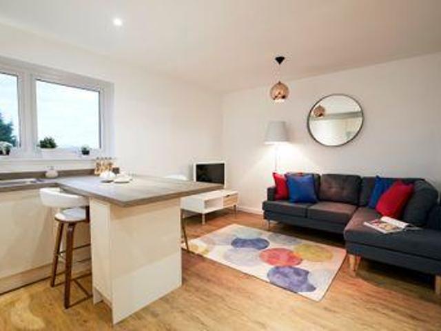 2 Bedrooms Flat for rent in Kirk Beston Close, Leeds LS11
