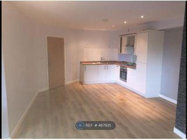 2 Bedrooms Flat for rent in Kirk Beston Close, Leeds LS11