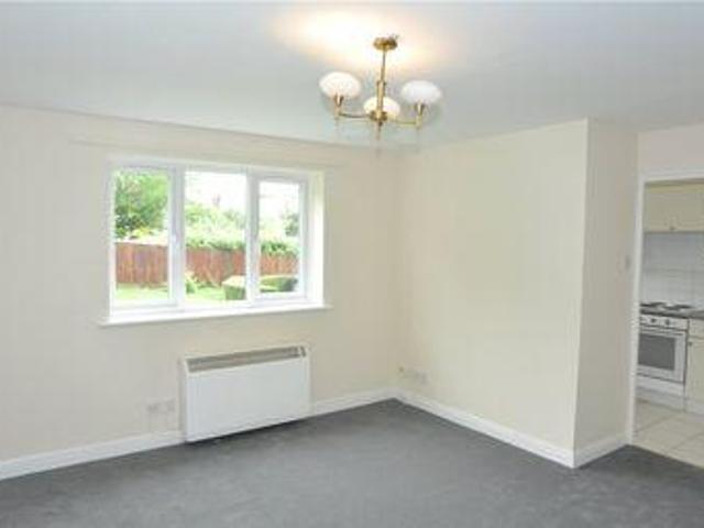 2 Bedrooms Flat for rent in Kirkland Drive, Enfield EN2