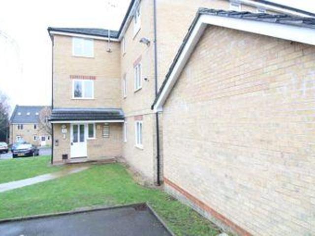 2 Bedrooms Flat for rent in Kirkland Drive, Enfield, Greater London EN2