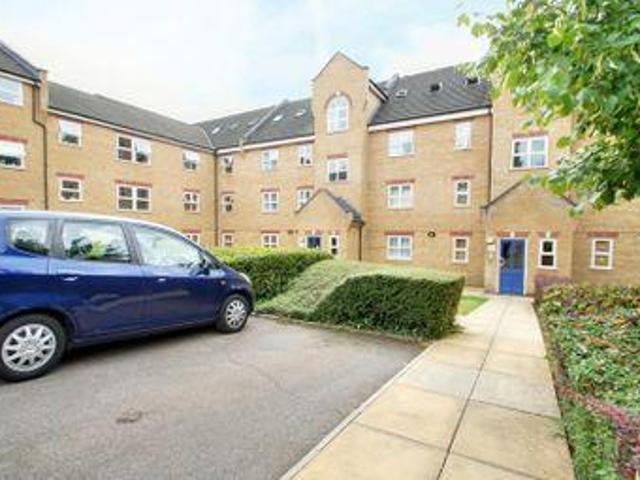 2 Bedrooms Flat for rent in Kirkland Drive, Enfield, Middlesex EN2