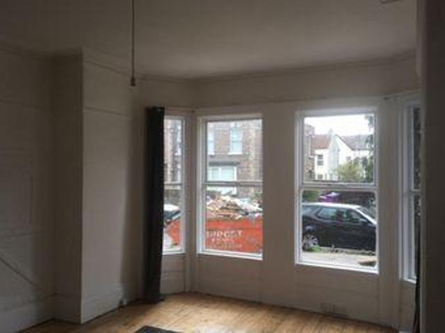 2 Bedrooms Flat for rent in Kremlin Drive, Old Swan, Liverpool L13