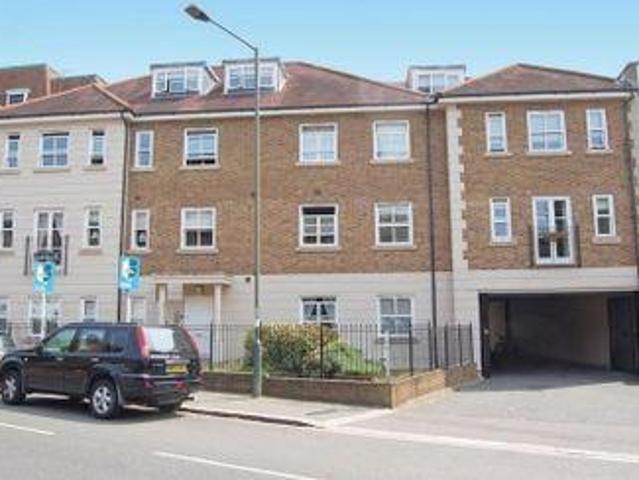 2 Bedrooms Flat for rent in Kyle House, Hampton TW12