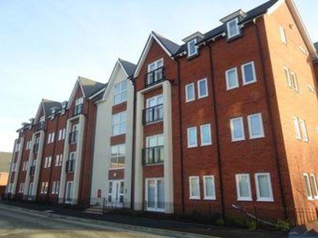 2 Bedrooms Flat for rent in Houseman Crescent, West Didsbury, Didsbury, Manchester M20