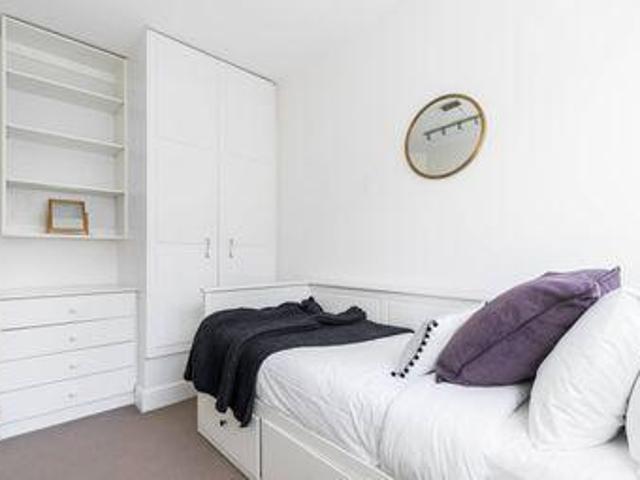 2 Bedrooms Flat for rent in Howitt Road, London NW3