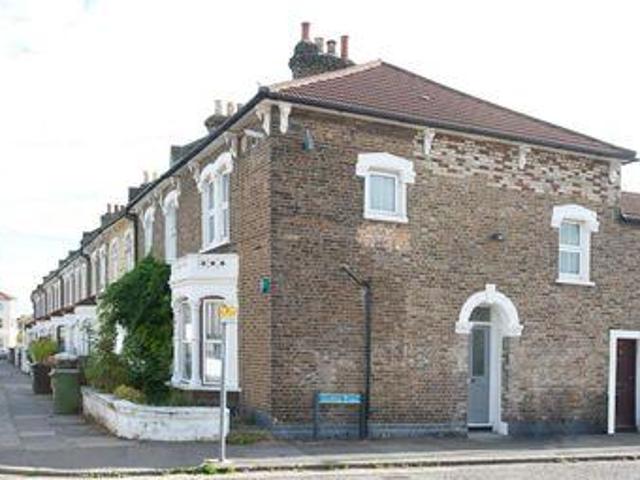 2 Bedrooms Flat for rent in Howson Road, Brockley, London SE4