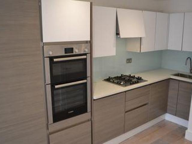 2 Bedrooms Flat for rent in Hoylake Road, London W3