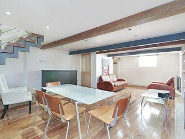 2 Bedrooms Flat for rent in Hoyle Road, Tooting, Tooting SW17