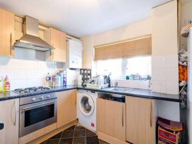 2 Bedrooms Flat for rent in Hobill Walk, Surbiton KT5