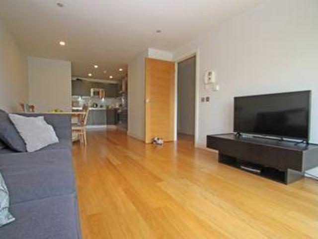 2 Bedrooms Flat for rent in Holden Avenue, Woodside Park N12
