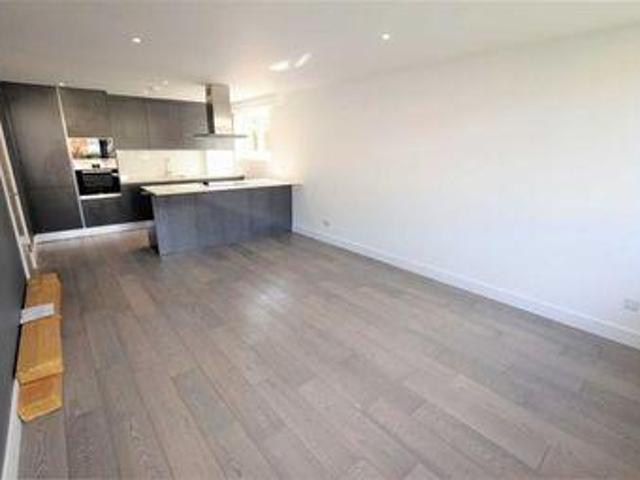 2 Bedrooms Flat for rent in Holden Road, Woodside Park, London N12
