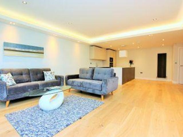 2 Bedrooms Flat for rent in Holders Hill Road, Hendon NW4