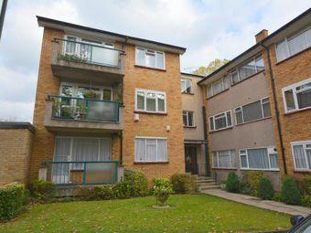 2 Bedrooms Flat for rent in Holders Hill Road, London NW4