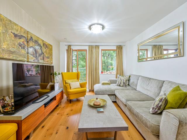 2 Bedrooms Flat for Rent in Holford Way | Foxtons