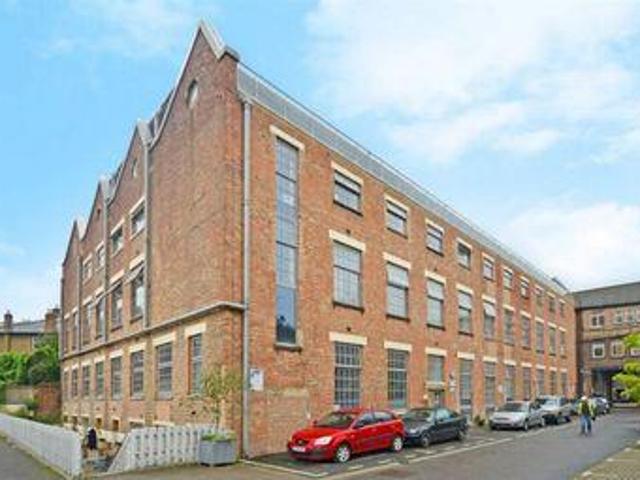 2 Bedrooms Flat for rent in Holloway Road, Upper Holloway N7