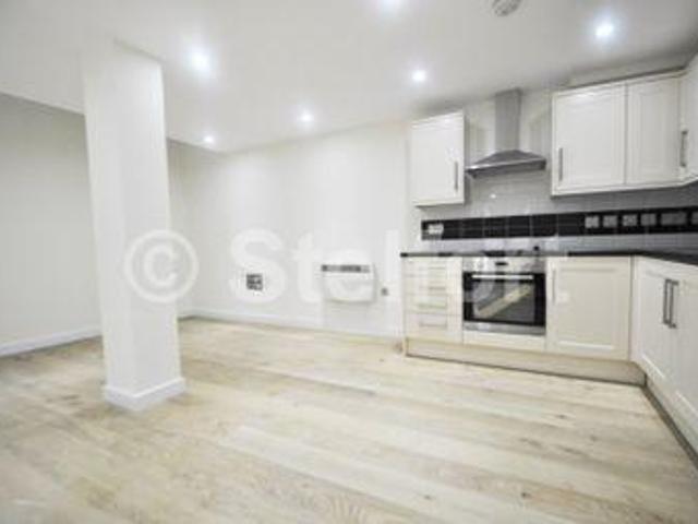 2 Bedrooms Flat for rent in Holloway Road, London N7