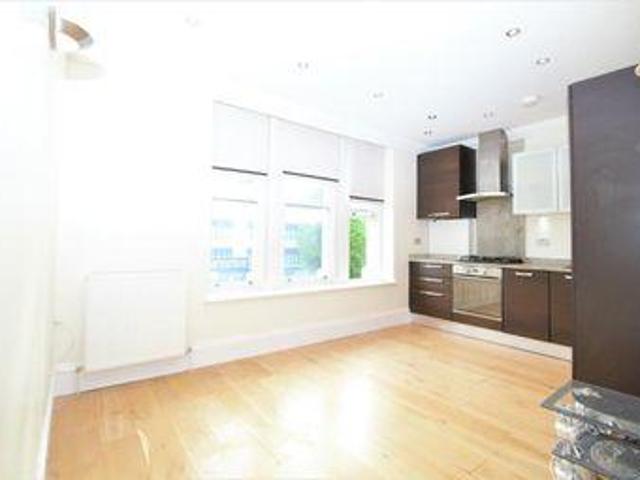 2 Bedrooms Flat for rent in Holloway Road, London N7