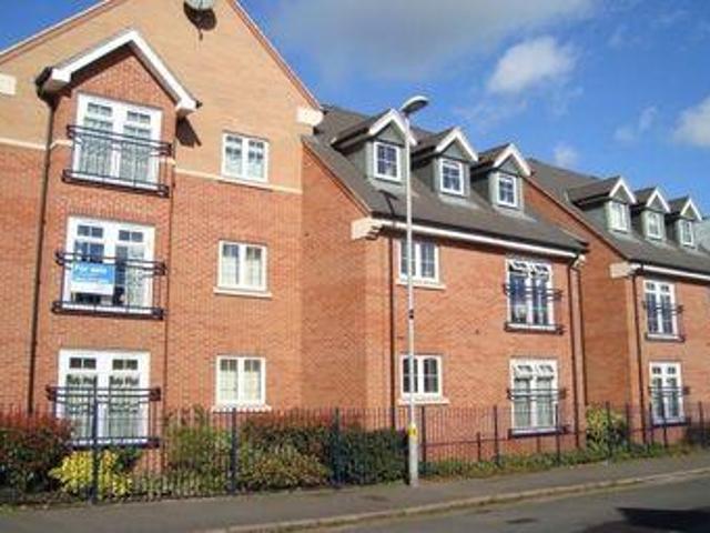 2 Bedrooms Flat for rent in Holland Close, Loughborough LE11