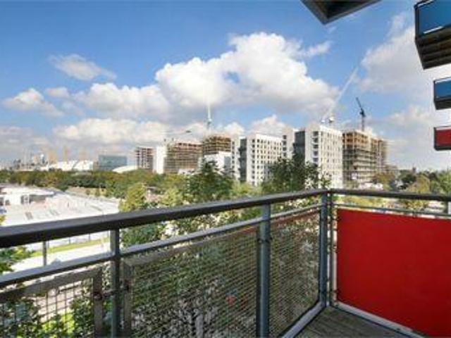 2 Bedrooms Flat for rent in Holly Court, John Harrison Way, Greenwich SE10