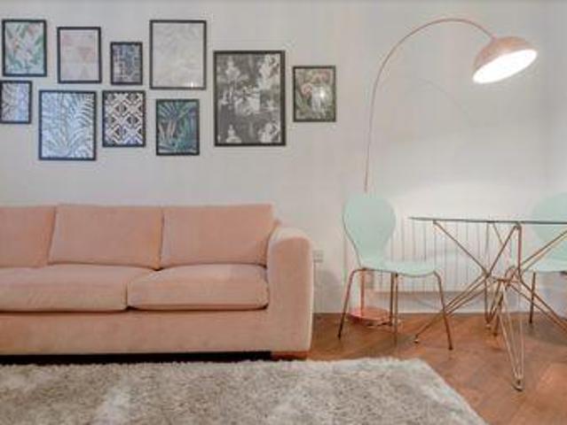 2 Bedrooms Flat for rent in Holly Street, London E8