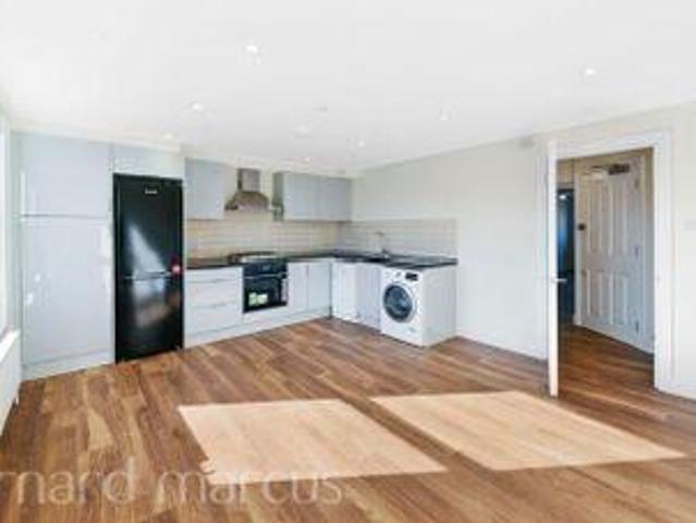 2 Bedrooms Flat for rent in Holly Park Road, London N11