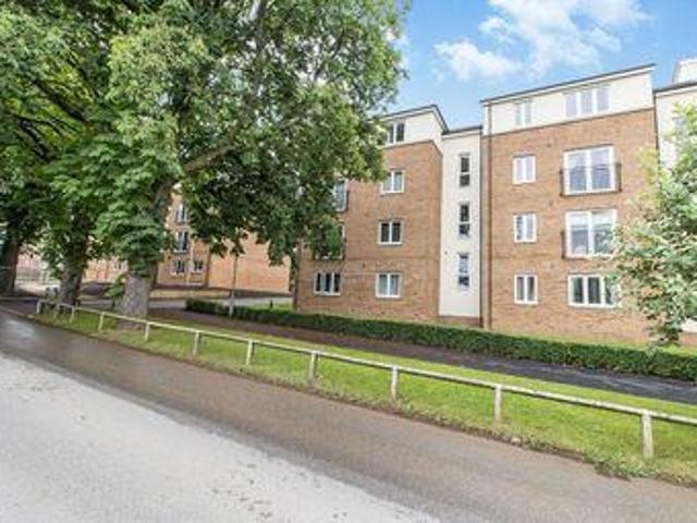 2 Bedrooms Flat for rent in Holly Way, Leeds LS14