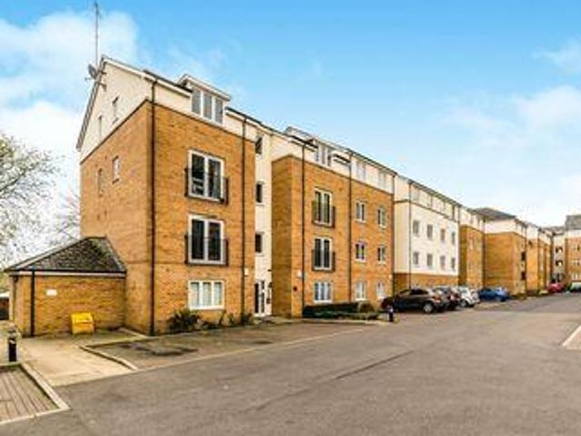 2 Bedrooms Flat for rent in Holly Way, Leeds LS14
