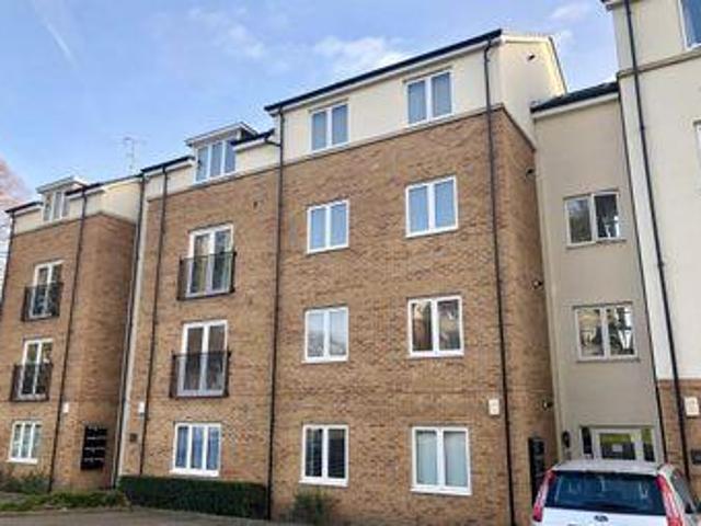 2 Bedrooms Flat for rent in Holly Way, Leeds LS14