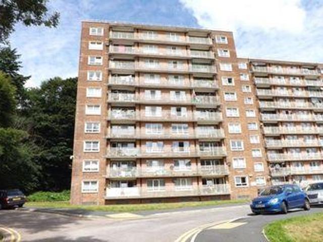 2 Bedrooms Flat for rent in Hollybush Estate, Cardiff CF14