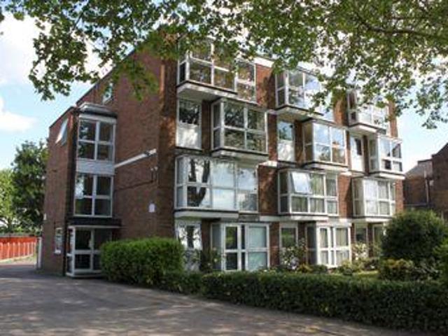 2 Bedrooms Flat for rent in Hollybush Hill, London E11