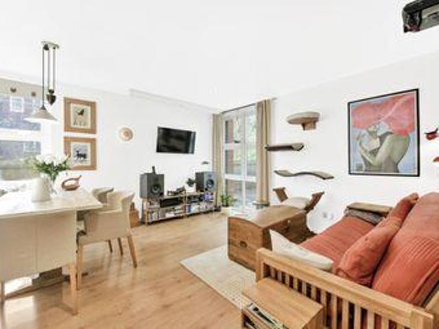 2 Bedrooms Flat for rent in Holyoake Court, London SE16