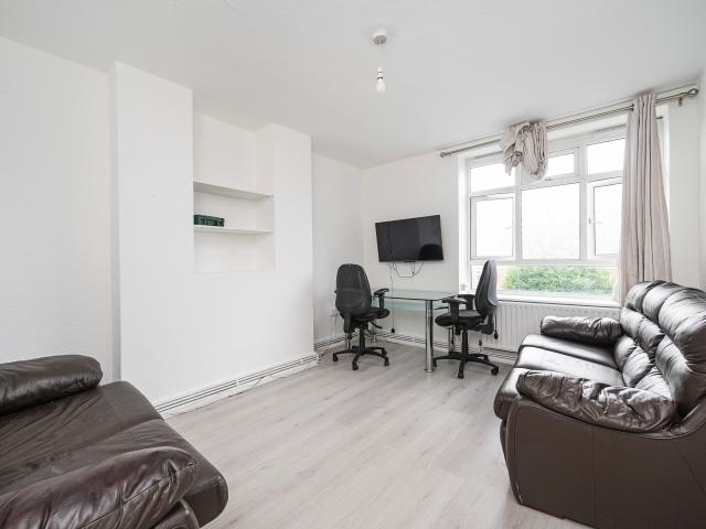 2 Bedrooms Flat for Rent in Homerton Road, E9 | Foxtons