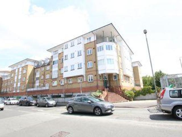 2 Bedrooms Flat for rent in Homesdale Road, Bromley BR2