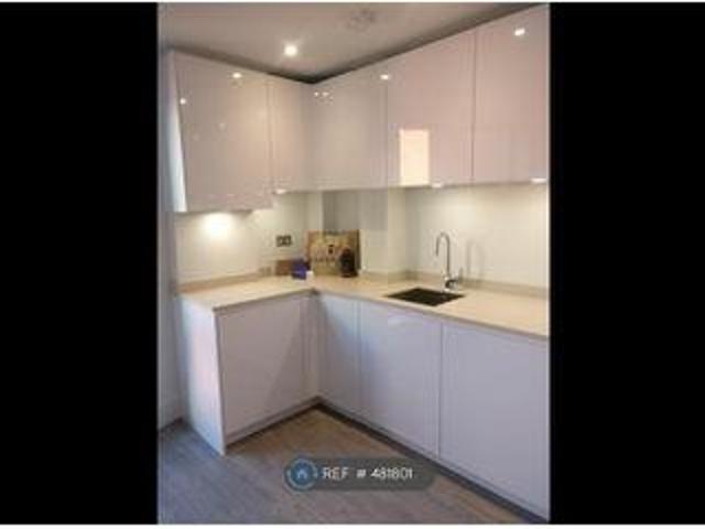 2 Bedrooms Flat for rent in Homesdale Road, Bromley BR2