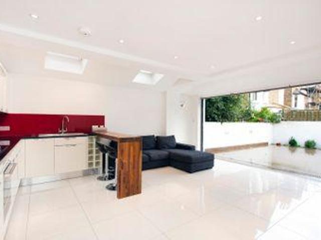 2 Bedrooms Flat for rent in Honeywell Road, Clapham, London SW11