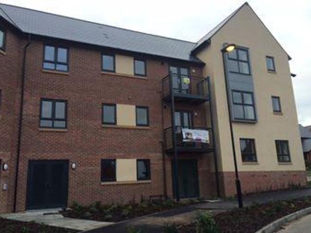 2 Bedrooms Flat for rent in Honeysuckle Road, Sheffield S5