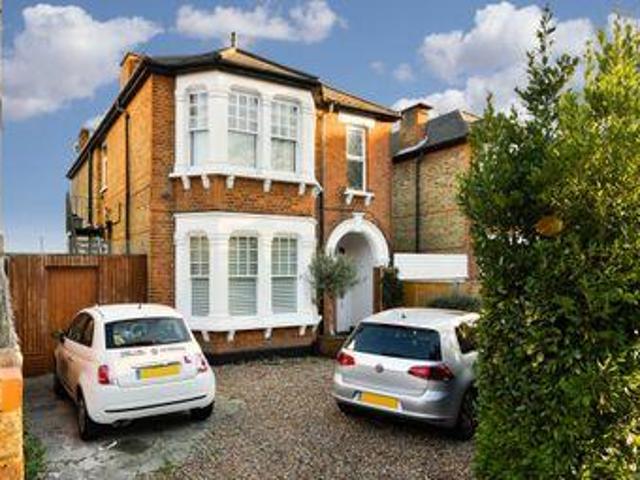 2 Bedrooms Flat for rent in Hook Road, Surbiton KT6