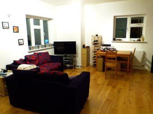 2 Bedrooms Flat for rent in Hoop Lane, London NW11